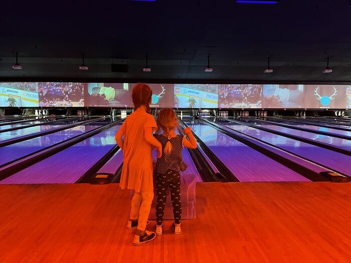Lucky Strike: Family Bowling in Alameda - 510 Families